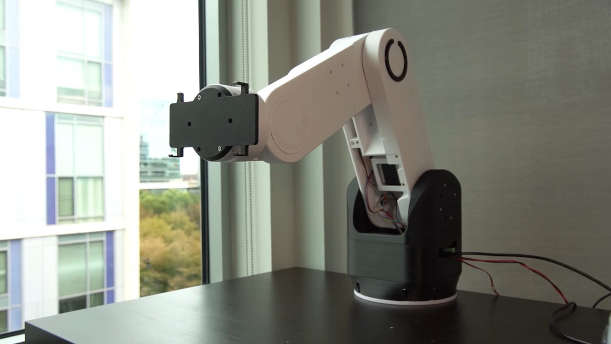 The Role of Linear Actuators in Robotics and Automation - Powering ...